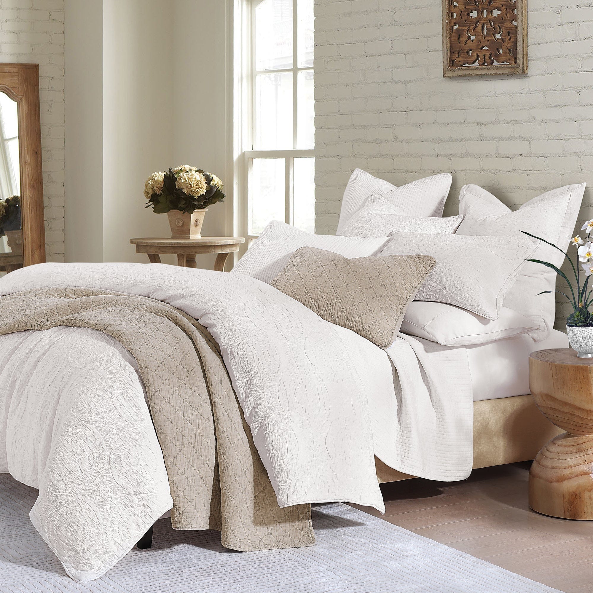 Verona Matelassé Bedding Set | HiEnd Accents