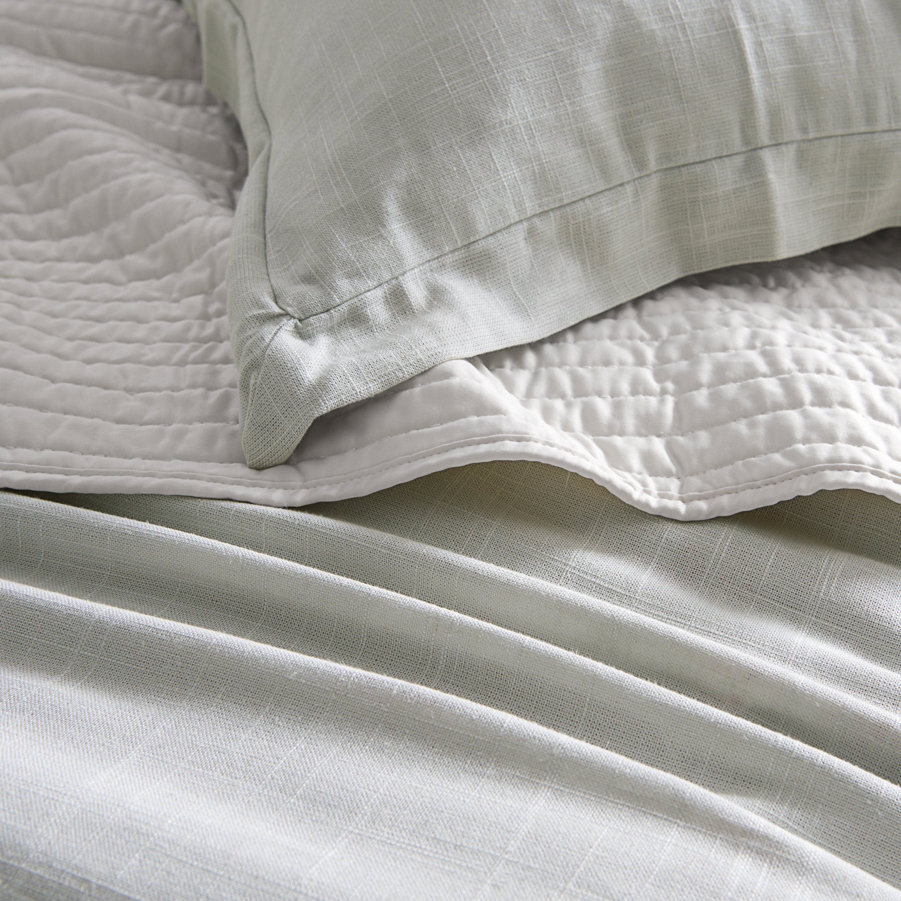 Luna Washed Linen Bedspread Set | HiEnd Accents