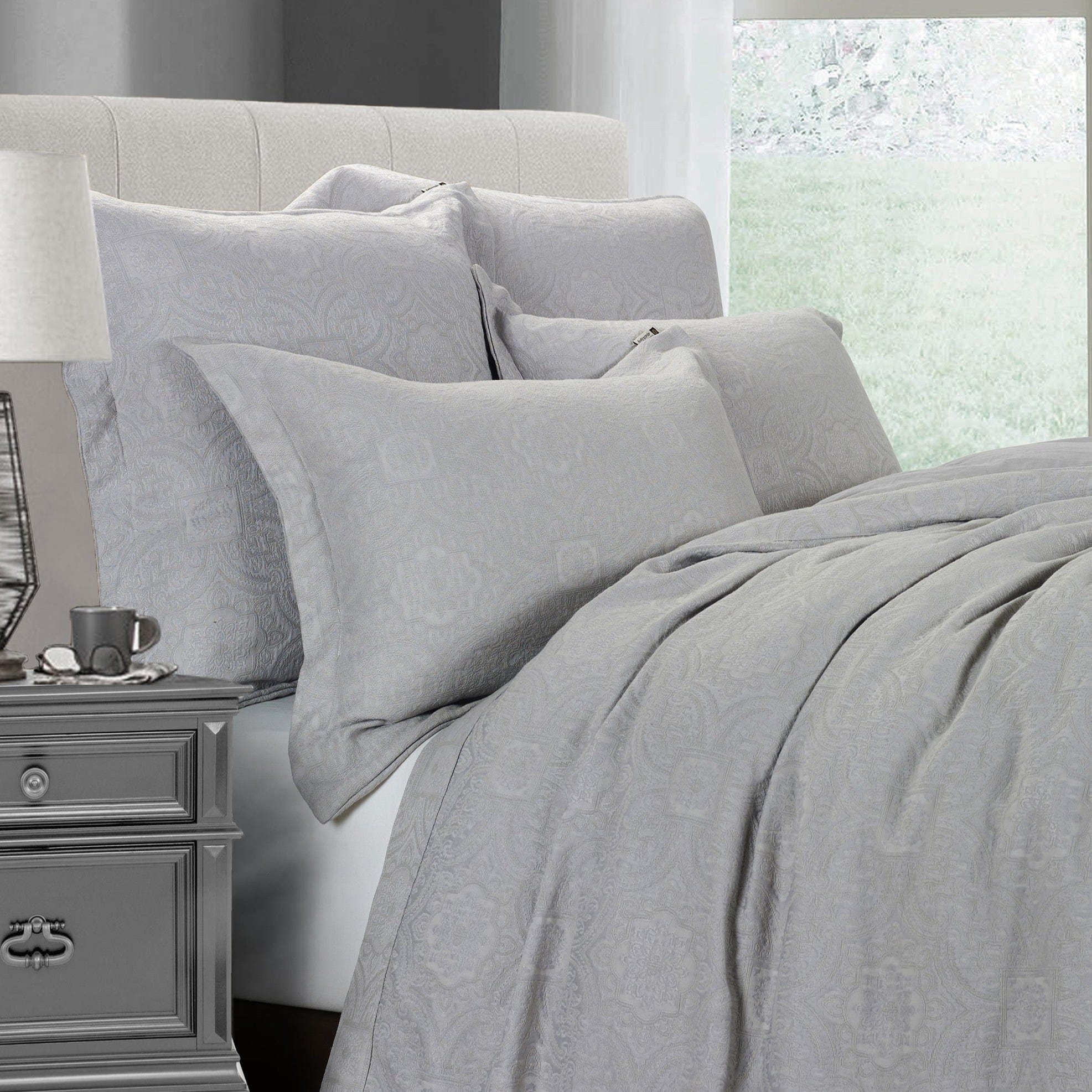 Medallion Matelasse Duvet Cover Set | HiEnd Accents