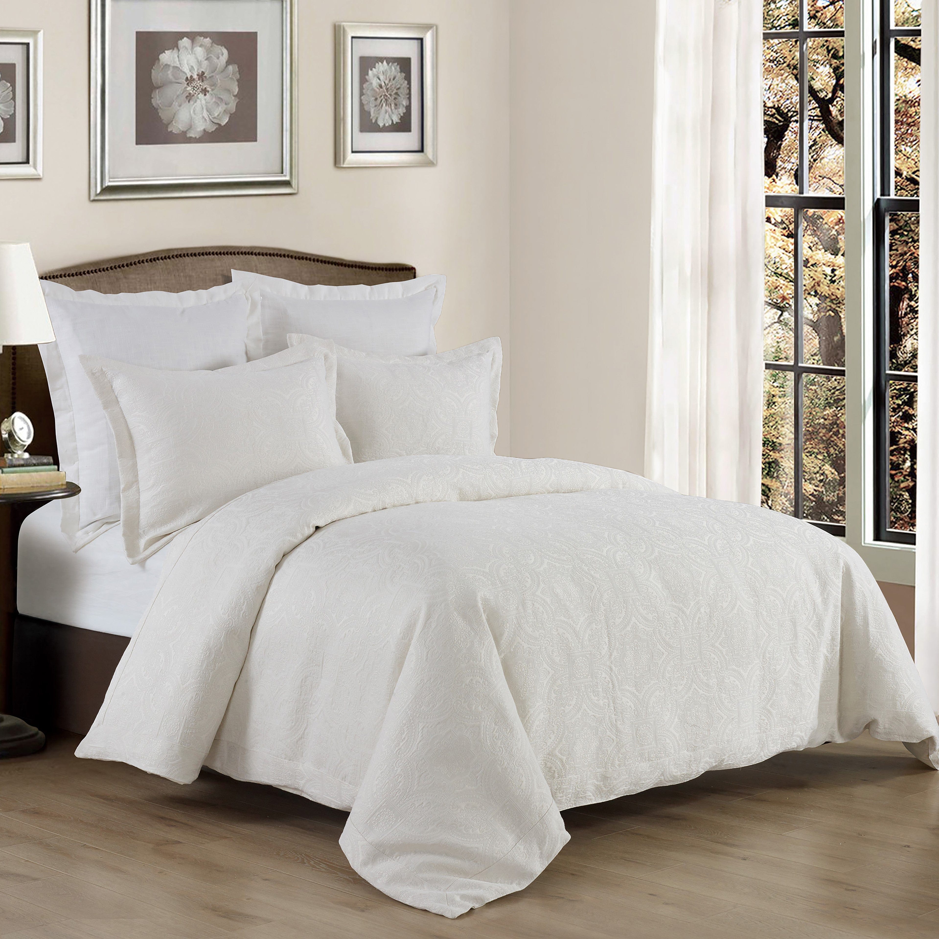 Medallion Matelasse Duvet Cover Set | HiEnd Accents