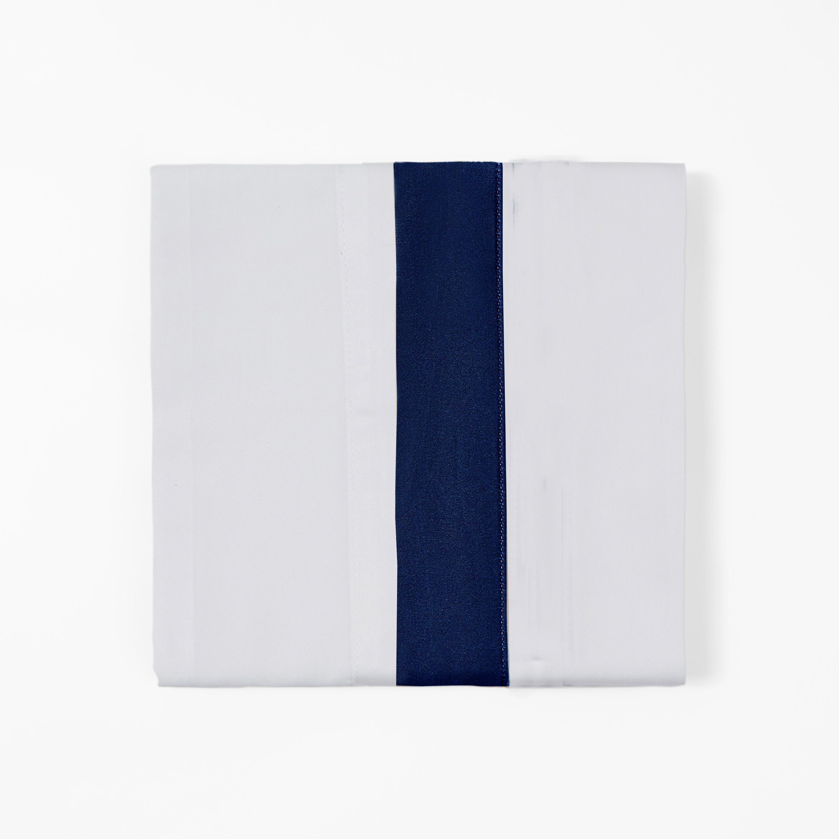 350TC White Sheet Set with Navy Flange | HiEnd Accents